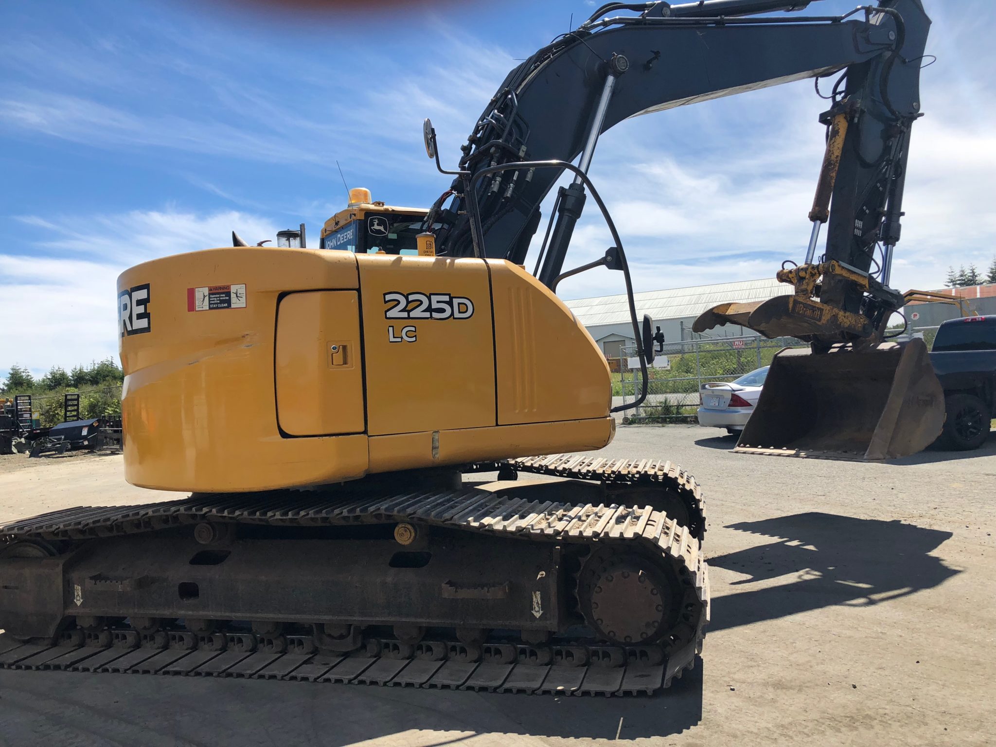 John Deere 225D LC Excavator - V.I. Equipment