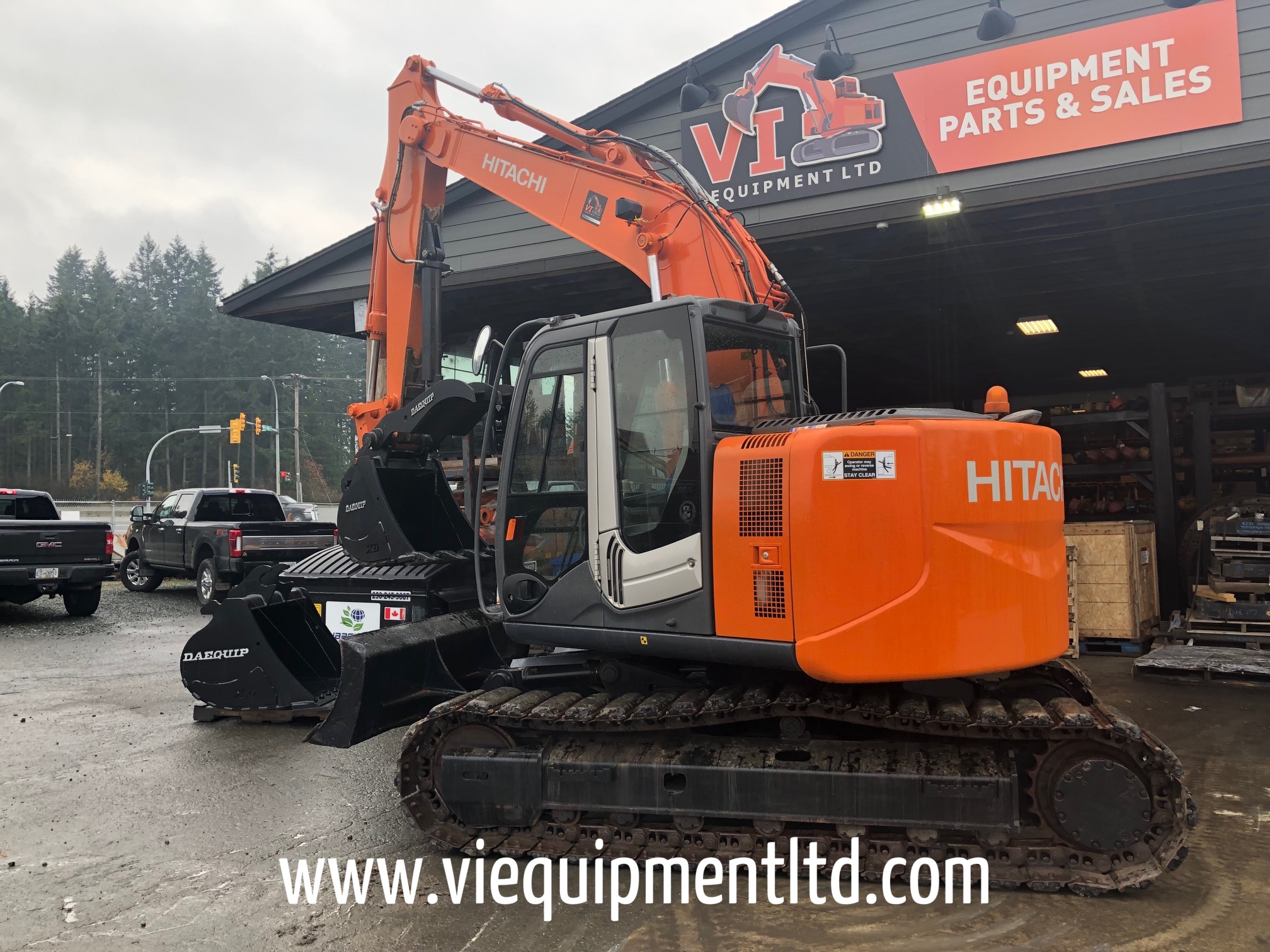 Hitachi ZX135-3 Excavator - V.I. Equipment