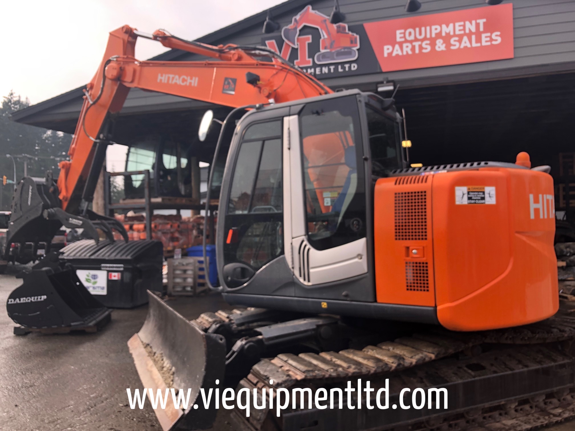 Hitachi ZX135-3 Excavator - V.I. Equipment