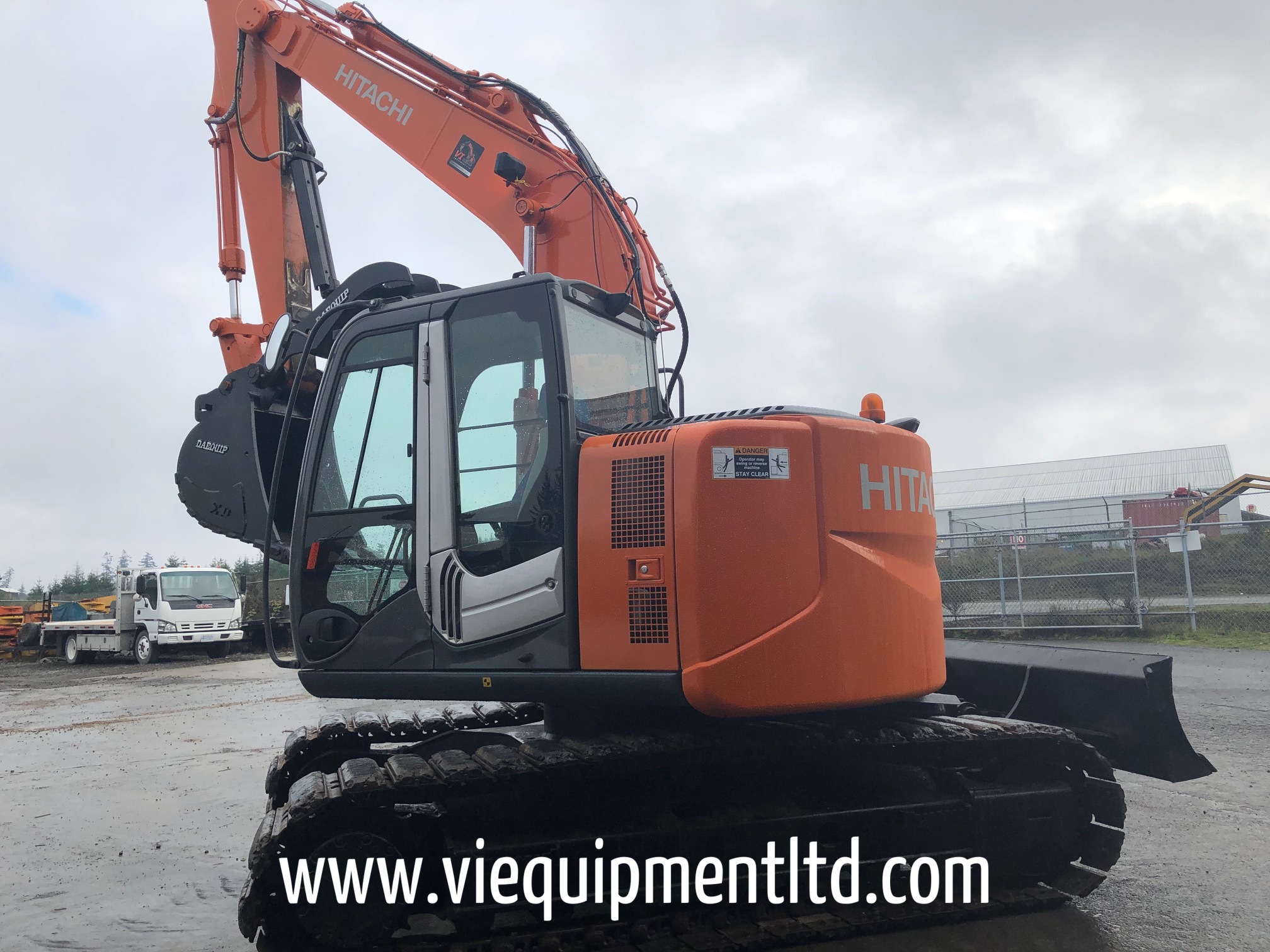 Hitachi ZX135-3 Excavator - V.I. Equipment